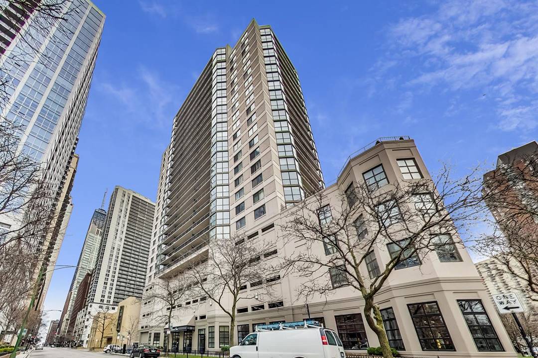 33 W Delaware, Unit 13A, Chicago, IL 60610 - Near North
