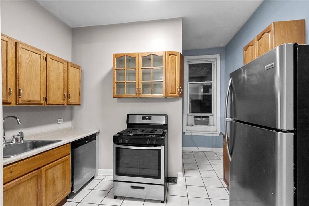 14 W Chestnut, Apt 1R, Chicago, IL 60610 - Near North