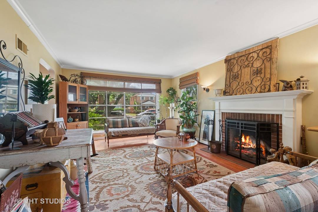 8228 Kedvale, Skokie, IL 60076