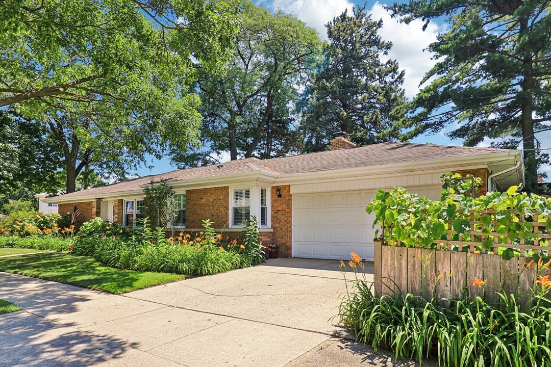 8318 Gross Point, Morton Grove, IL 60053