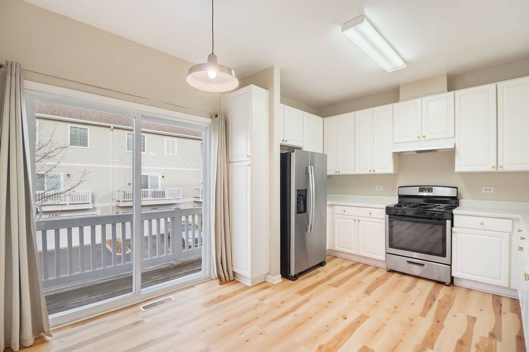 3499 Ravinia, Aurora, IL 60504