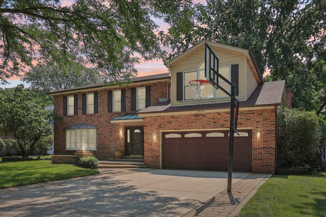 2425 Tanglewood, Lisle, IL 60532