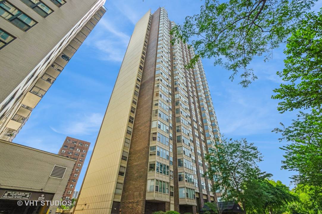 525 W Hawthorne, Unit 203, Chicago, IL 60657 - Lakeview