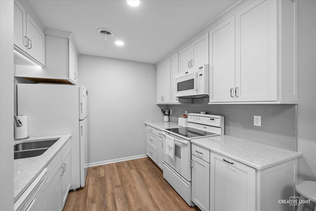 450 W Downer, Unit 4C, Aurora, IL 60506