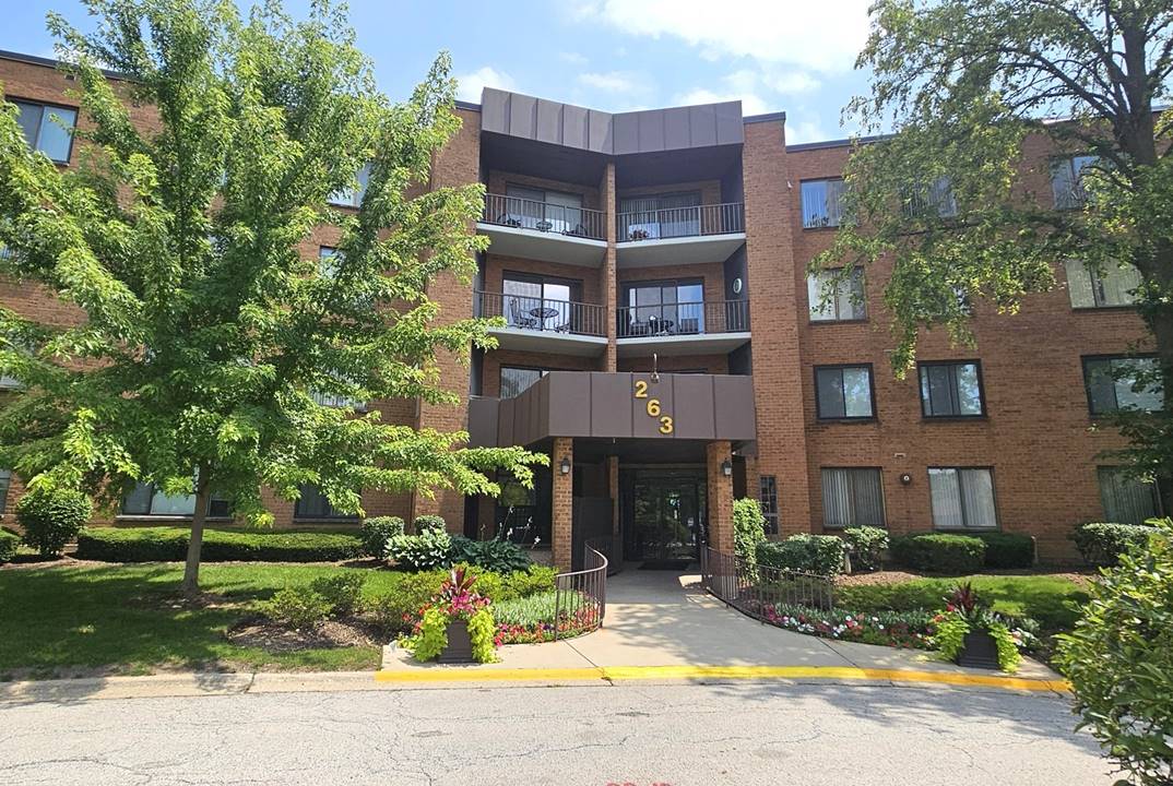 263 S Clubhouse, Unit 101, Palatine, IL 60074
