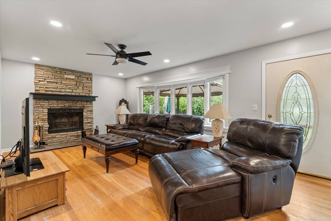 23W500 Burdette, Carol Stream, IL 60188