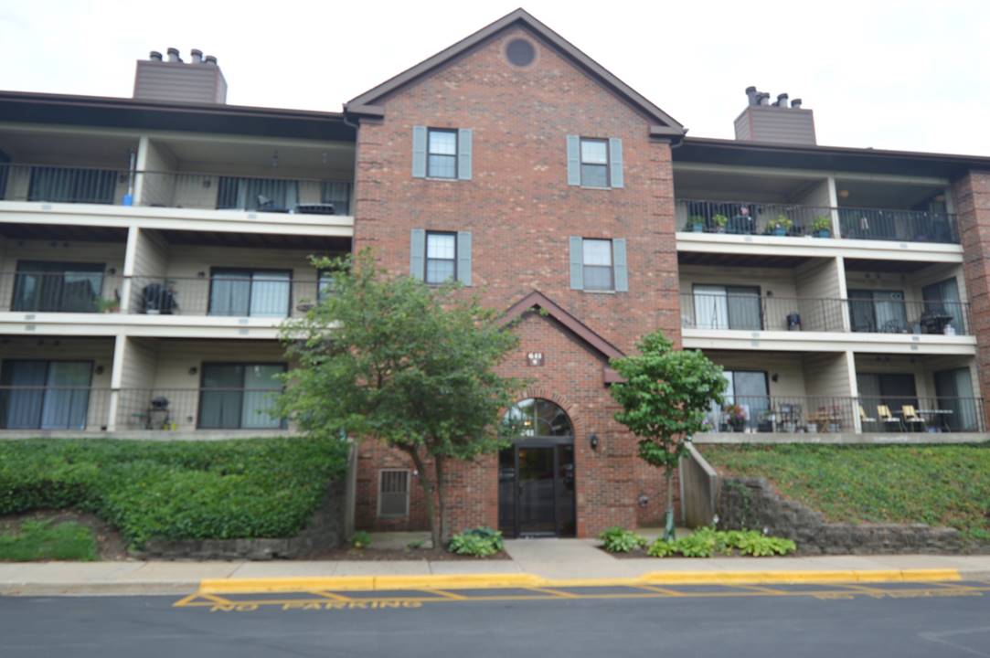 641 Hapsfield, Apt 306, Buffalo Grove, IL 60089