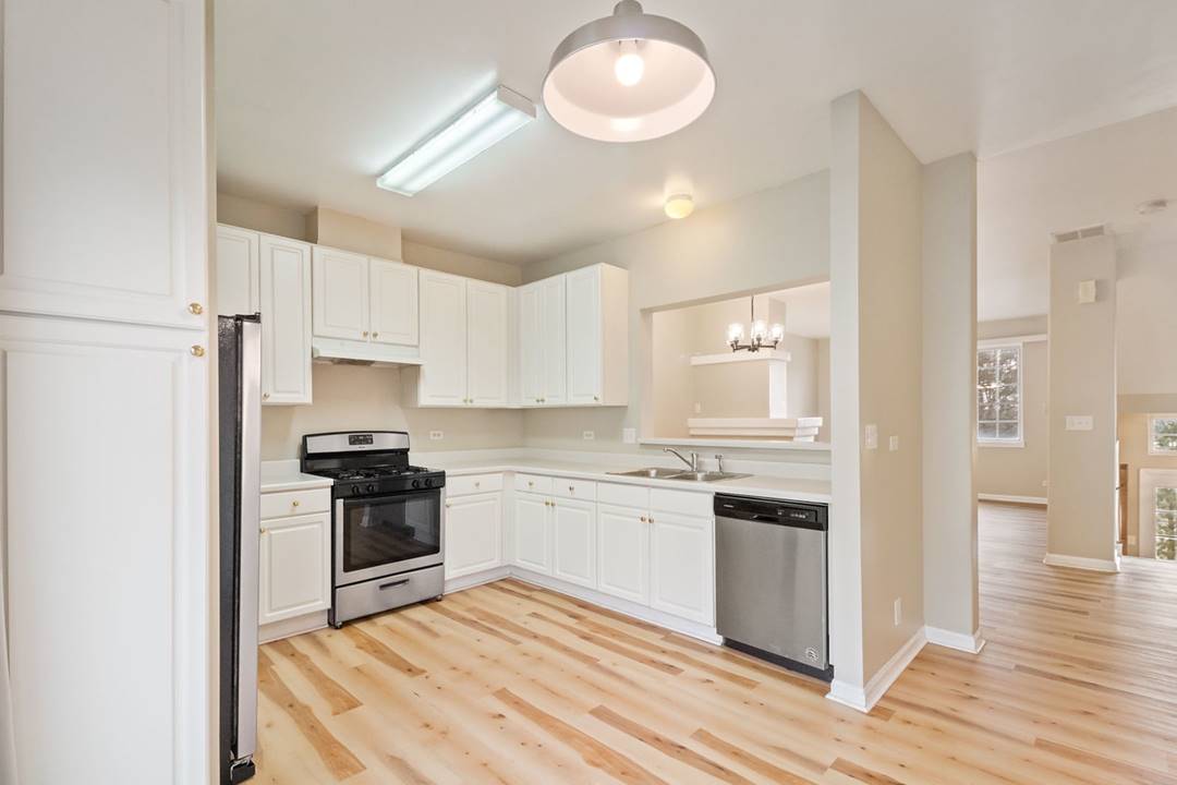 3499 Ravinia, Aurora, IL 60504