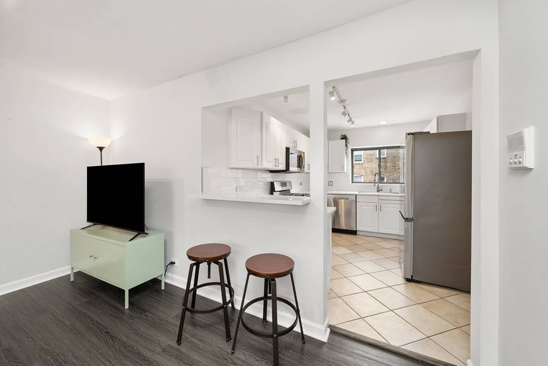 7409 N Seeley, Unit 2B, Chicago, IL 60645 - Rogers Park