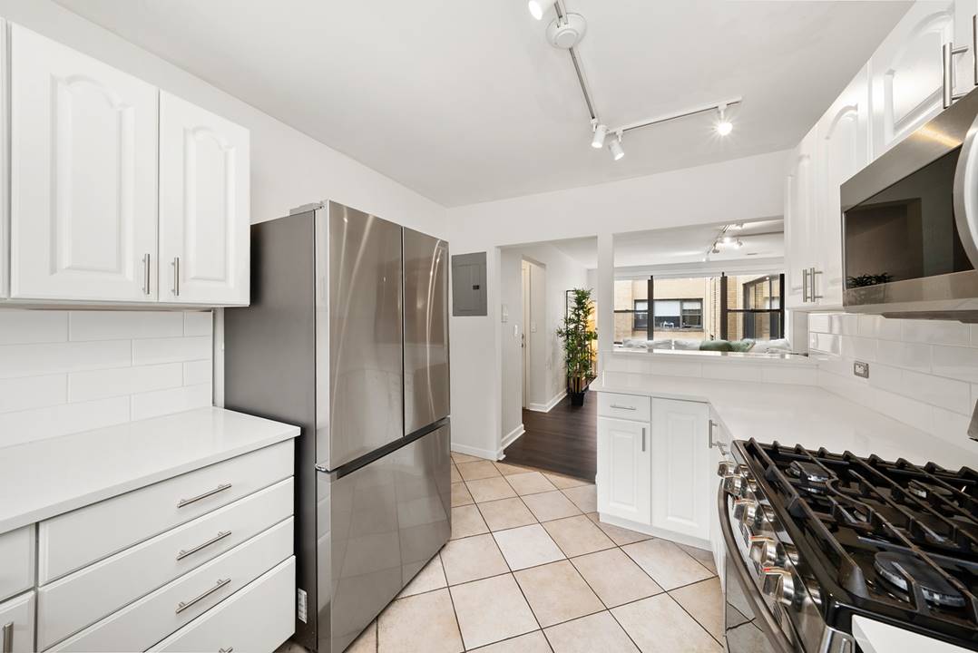 7409 N Seeley, Unit 2B, Chicago, IL 60645 - Rogers Park