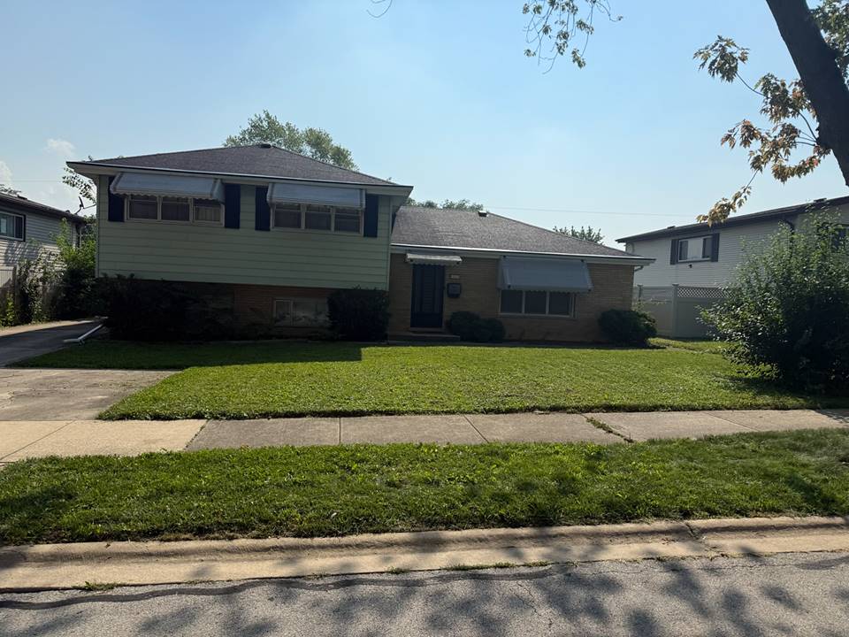 713 N Craig, Addison, IL 60101