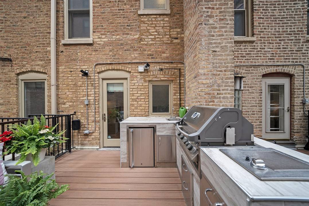 2113 N Clark, Chicago, IL 60614 - Lincoln Park