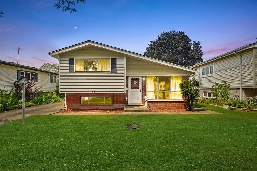 108 N May, Addison, IL 60101
