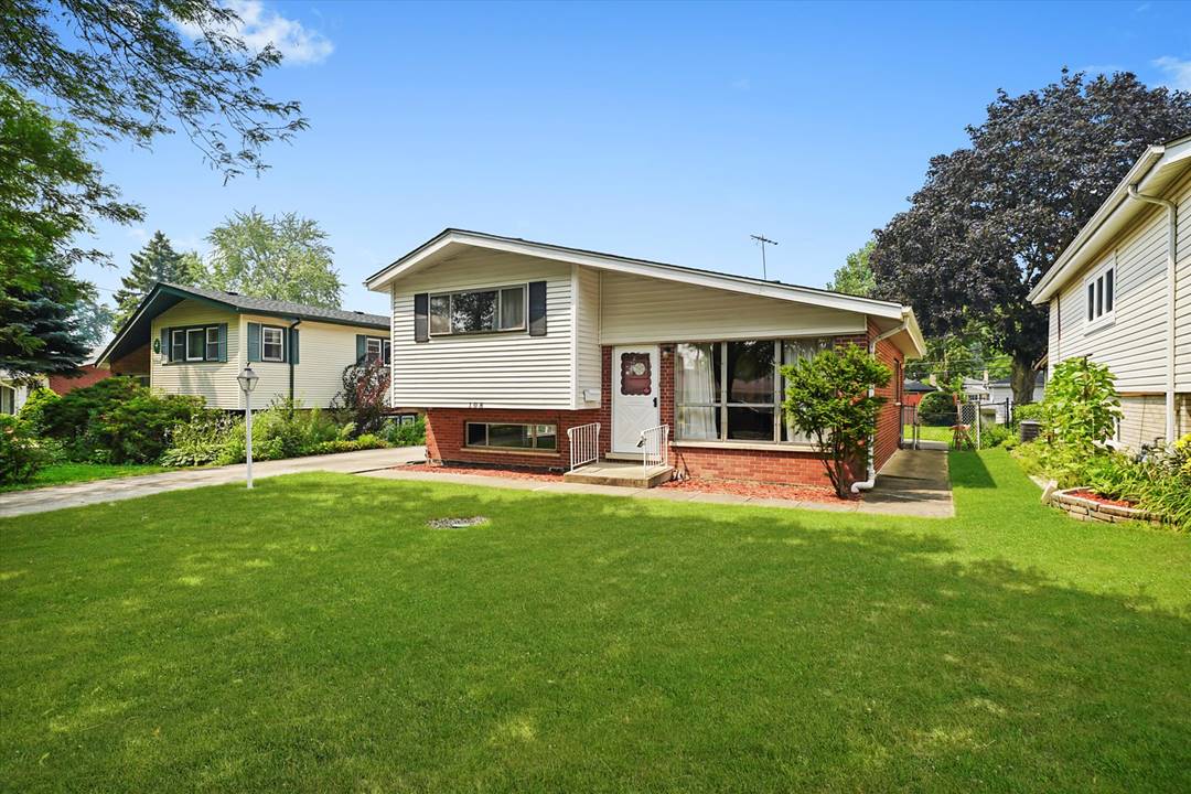 108 N May, Addison, IL 60101
