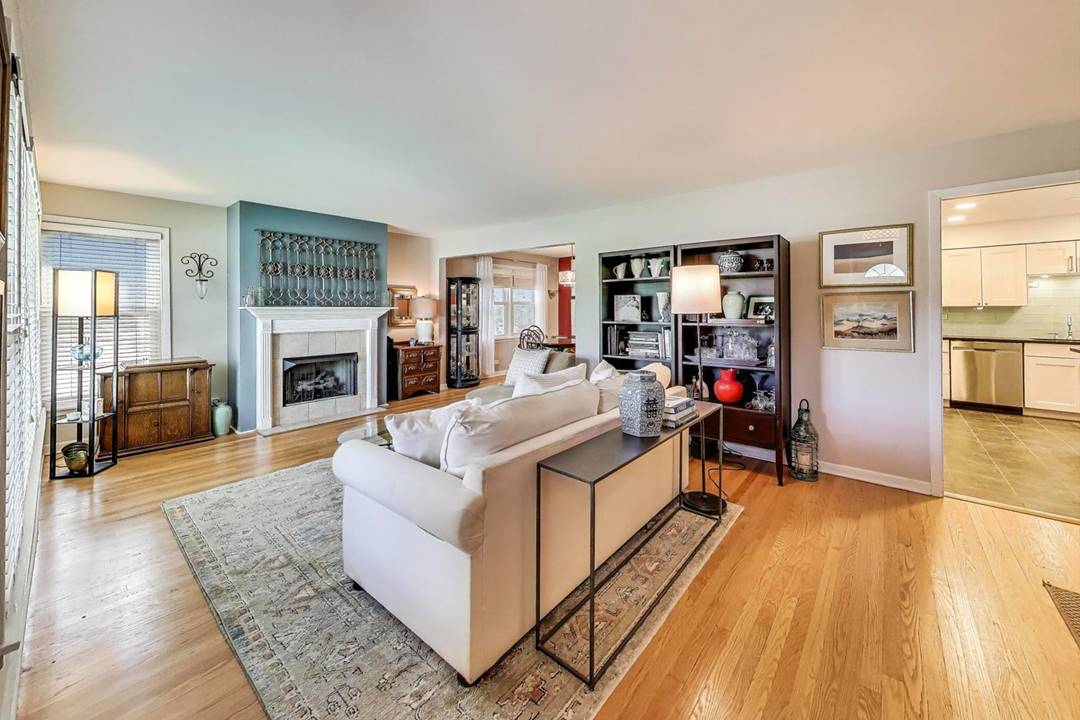 5665 N Rogers, Chicago, IL 60646 - Sauganash
