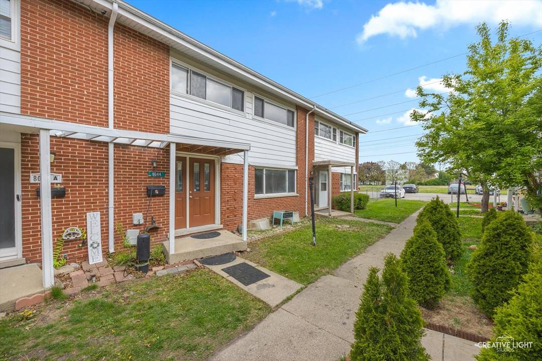 8044 W Lyons, Unit B, Niles, IL 60714