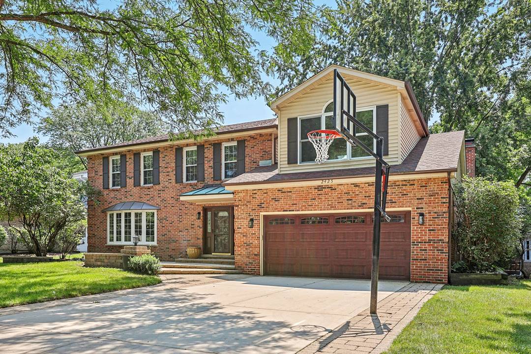 2425 Tanglewood, Lisle, IL 60532