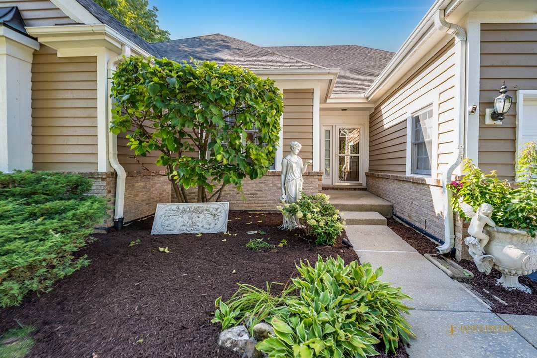 6 Sherwood, Lake In The Hills, IL 60156