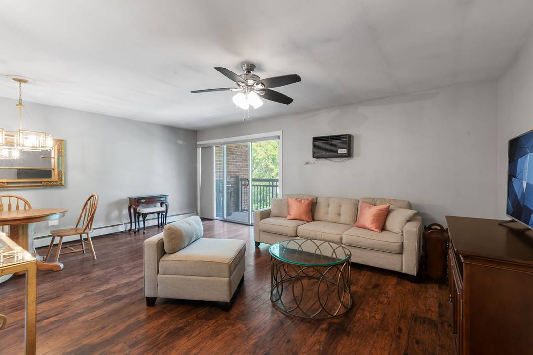 4133 Saratoga, Unit B-220, Downers Grove, IL 60515