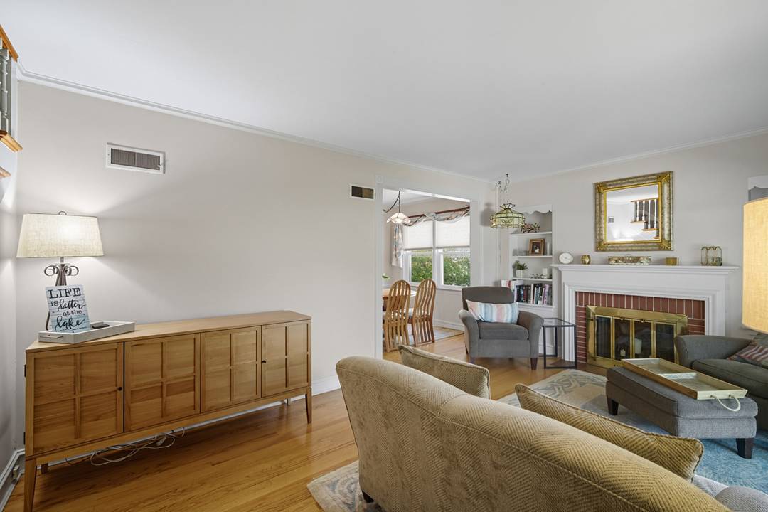 1015 Arthur, Park Ridge, IL 60068