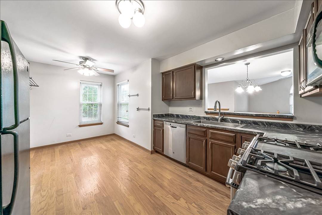 3 Taylor, Unit B, Streamwood, IL 60107