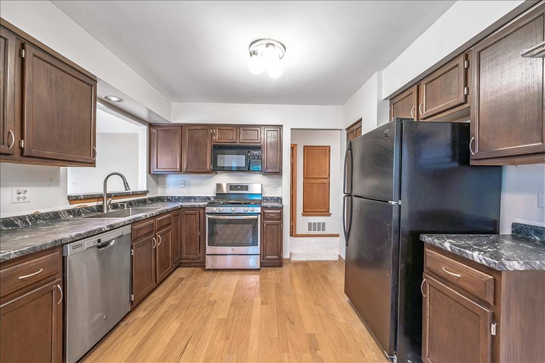 3 Taylor, Unit B, Streamwood, IL 60107