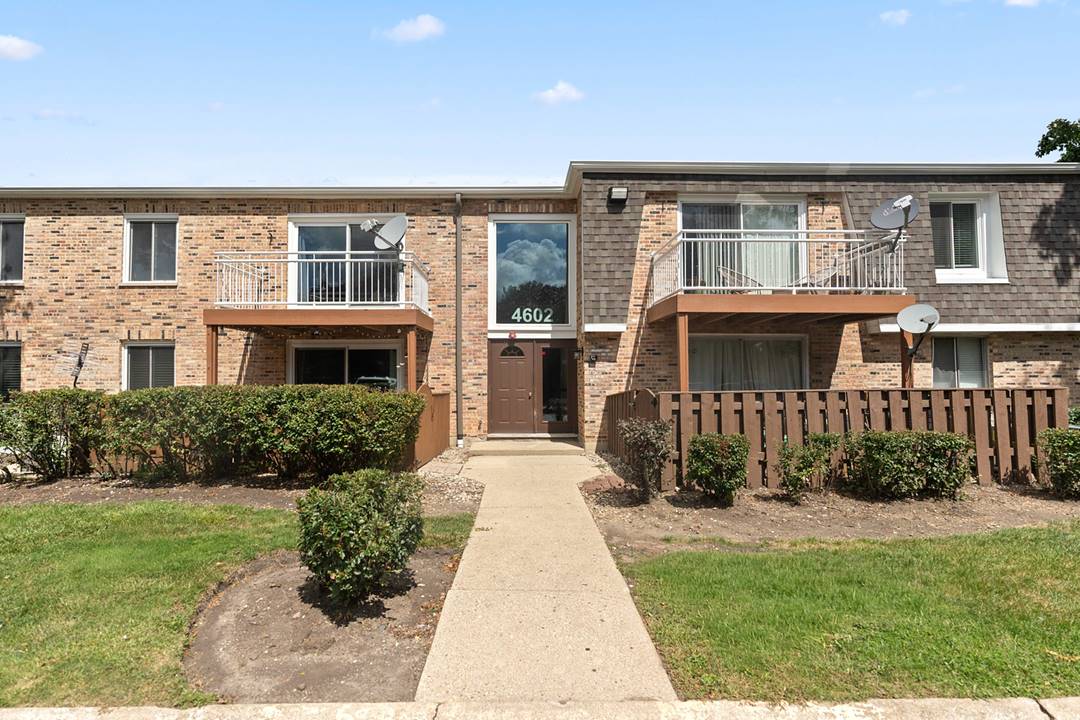 4602 Euclid, Unit 2A, Rolling Meadows, IL 60008