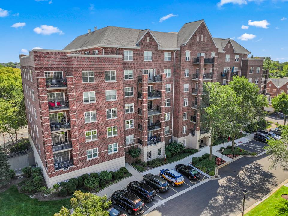 410 W Mahogany, Unit 609, Palatine, IL 60067