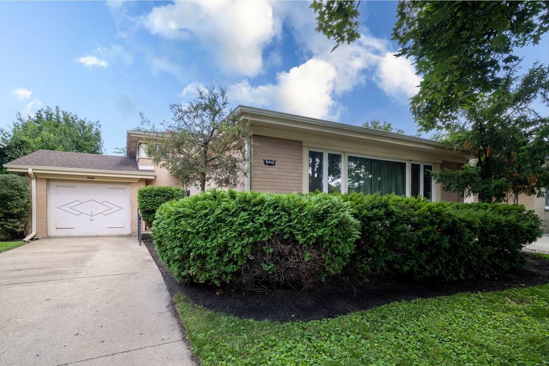9449 Lavergne, Skokie, IL 60077