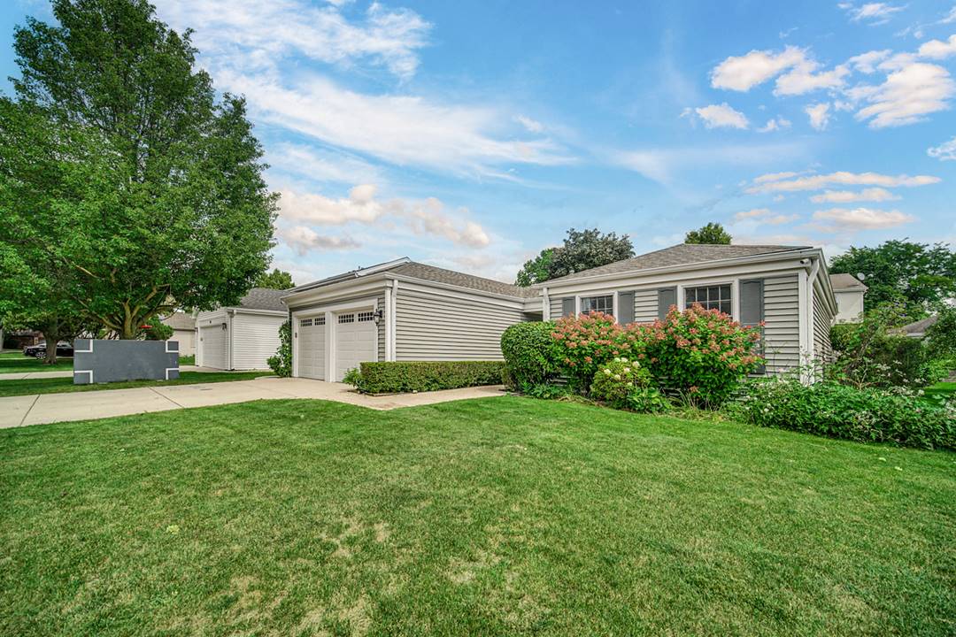 933 Shambliss, Buffalo Grove, IL 60089