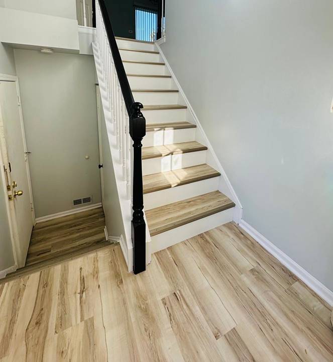 1332 Coldspring, Apt -, Carol Stream, IL 60188