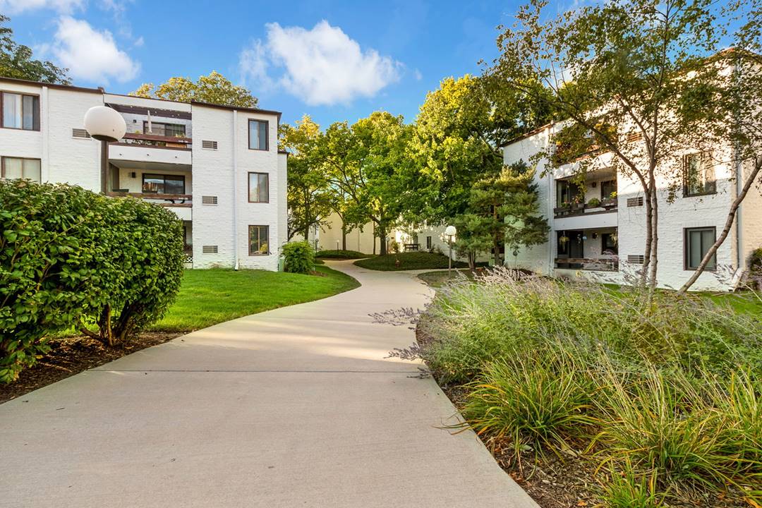 338 W Miner, Unit 1A, Arlington Heights, IL 60005