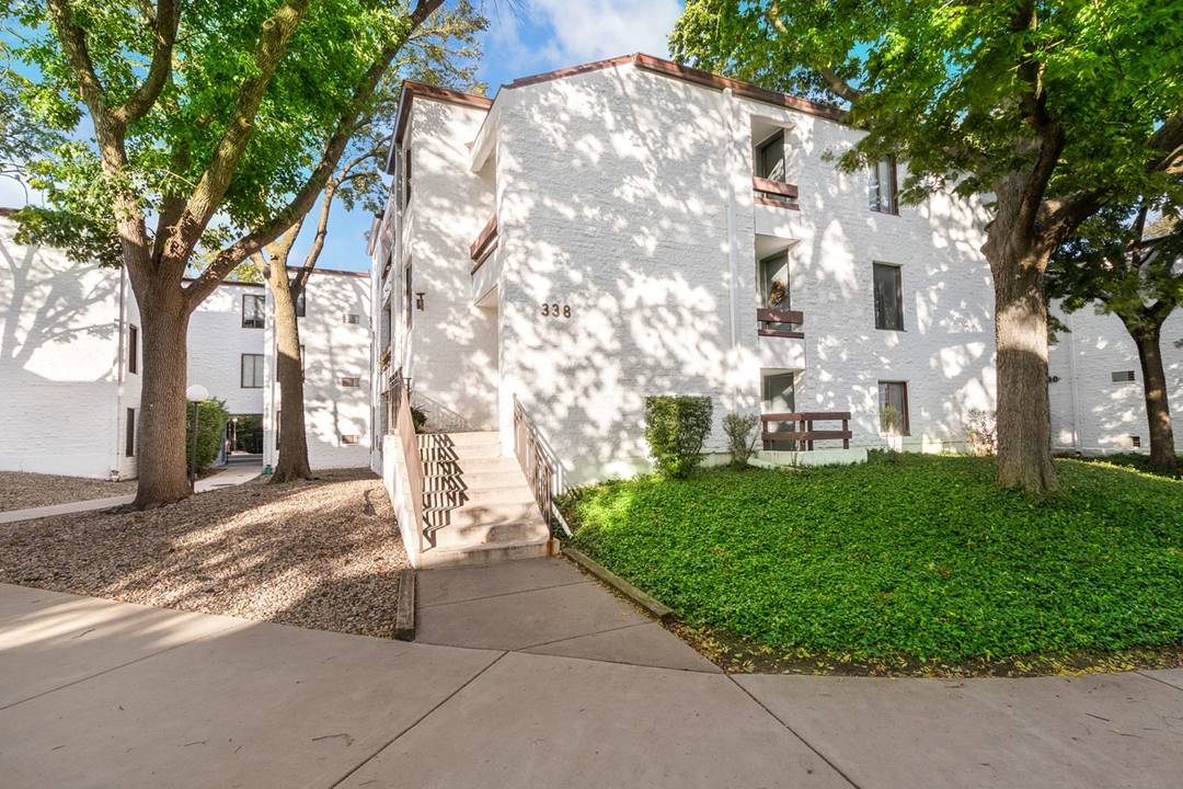 338 W Miner, Unit 1A, Arlington Heights, IL 60005