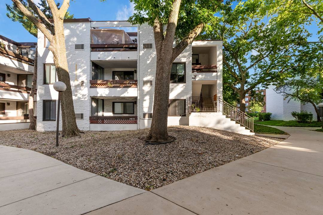 338 W Miner, Unit 1A, Arlington Heights, IL 60005