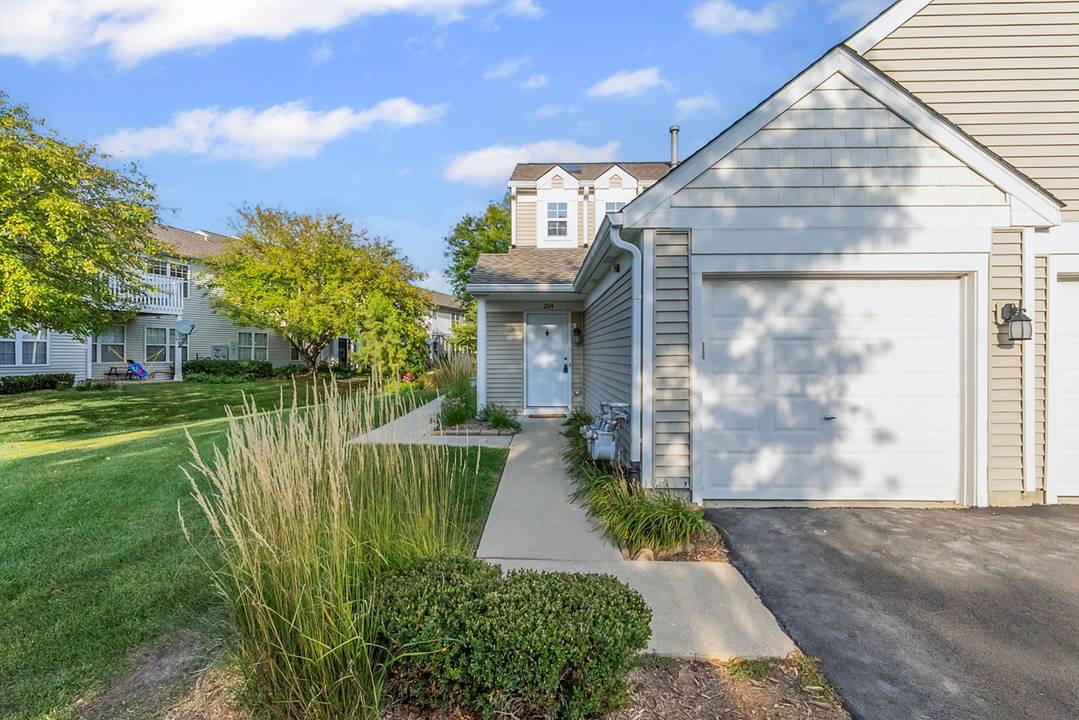 2220 Waterleaf, Unit 204, Naperville, IL 60564