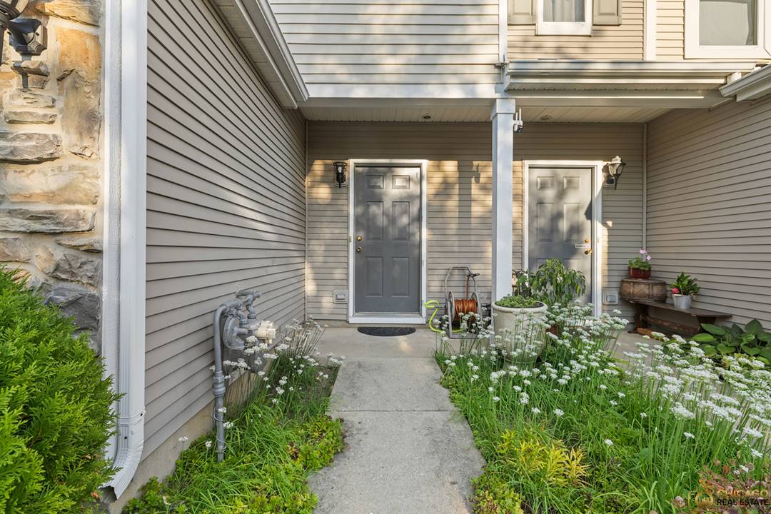 2288 Flagstone, Carpentersville, IL 60110