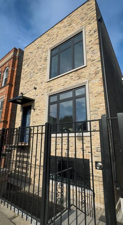 2124 W Mclean, Chicago, IL 60647 - Bucktown