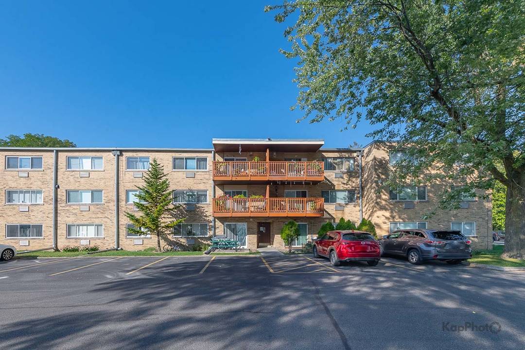 700 W Dempster, Unit E102, Mount Prospect, IL 60056