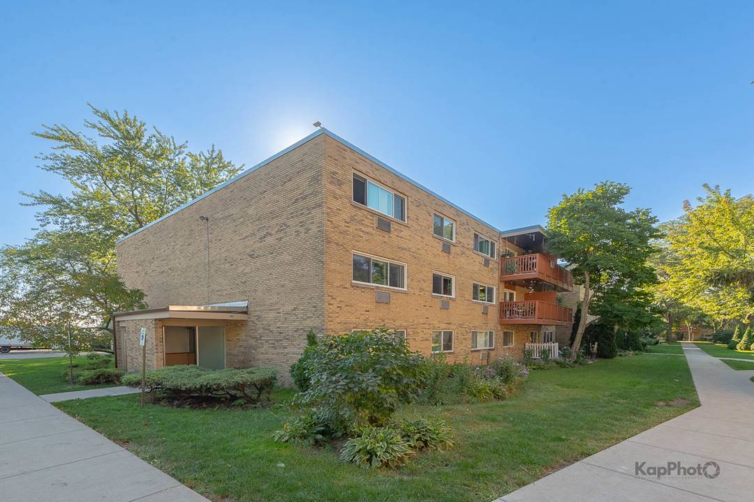 700 W Dempster, Unit E102, Mount Prospect, IL 60056
