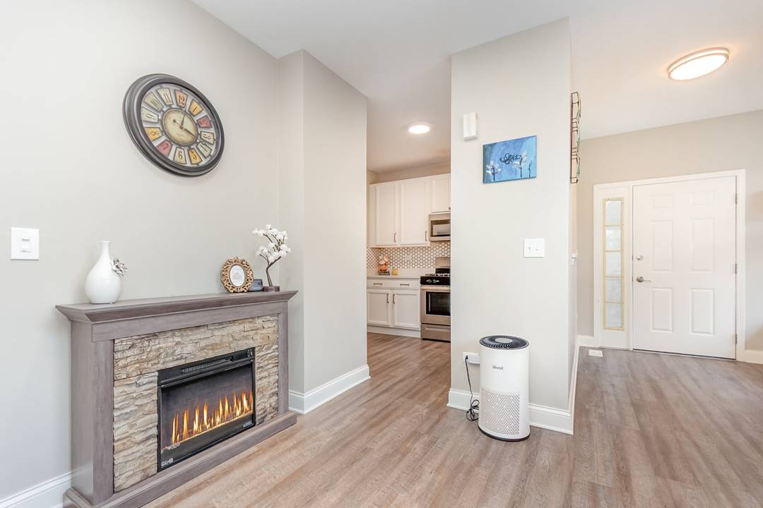 954 Genesee, Unit 954, Naperville, IL 60563