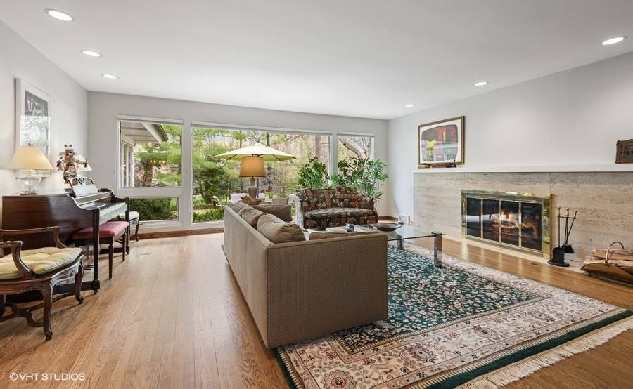 710 Strawberry Hill, Glencoe, IL 60022