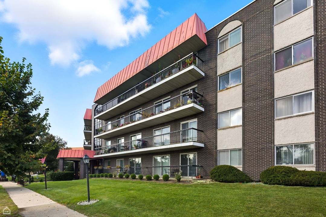4840 Foster, Unit 303, Skokie, IL 60077