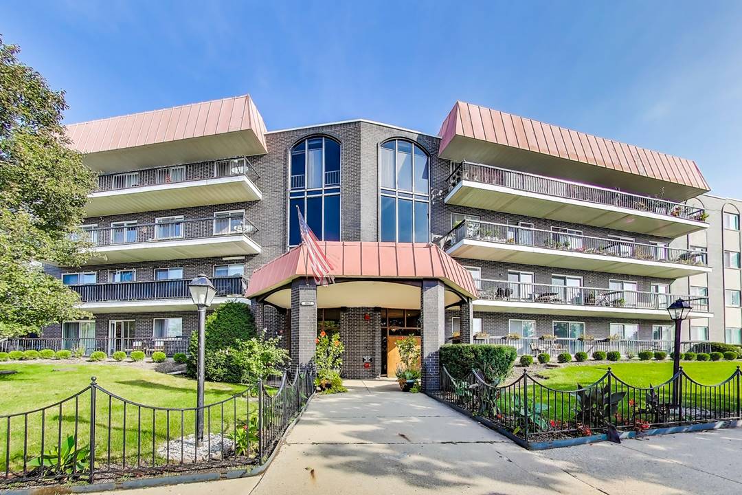 4840 Foster, Unit 107, Skokie, IL 60077