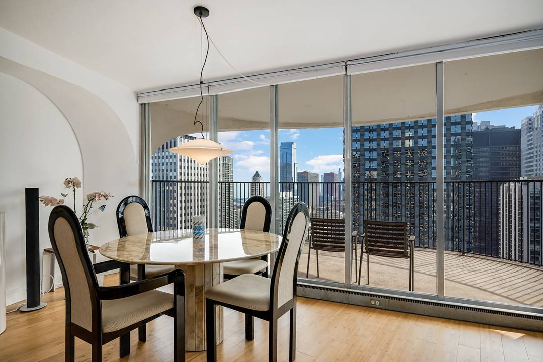 300 N State, Unit 4911, Chicago, IL 60654 - River North