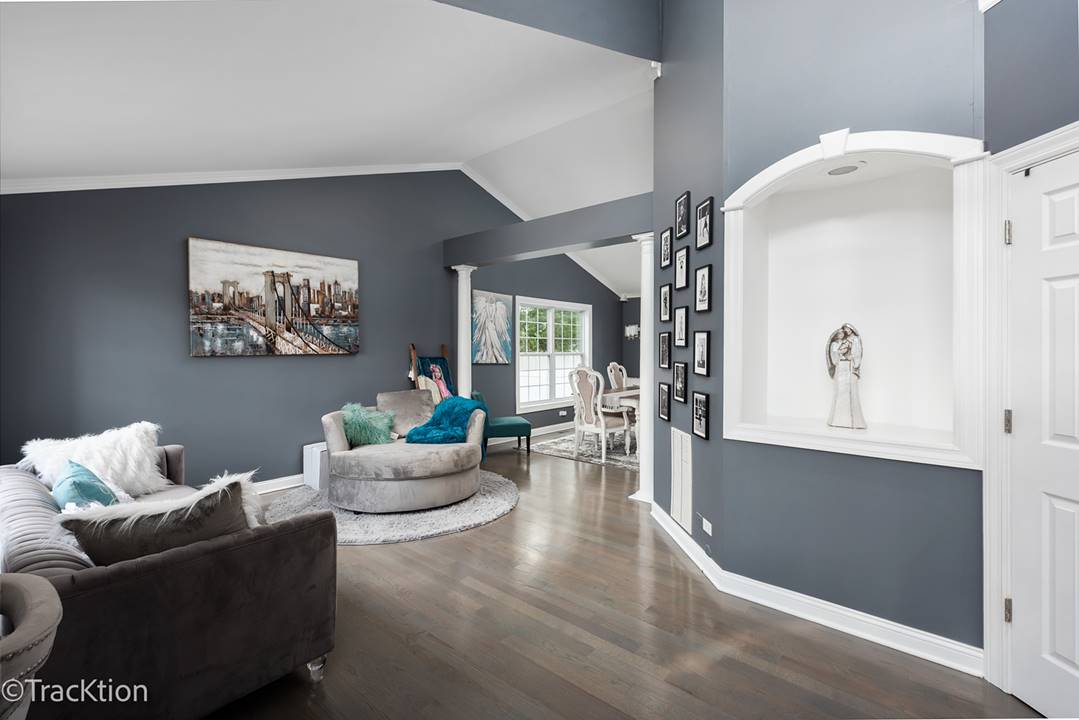 2585 Autumn Grove, Aurora, IL 60504