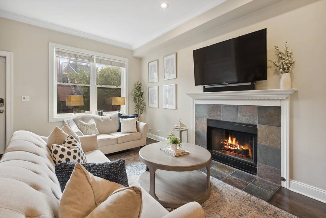 1327 W Roscoe, Unit 2, Chicago, IL 60657 - West Lakeview