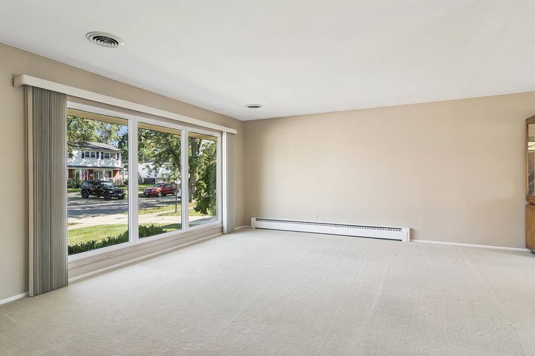 450 Little Path, Des Plaines, IL 60016