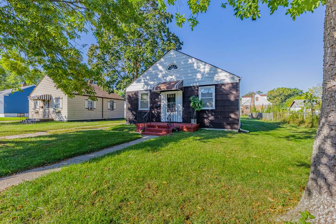 782 Campbell, Calumet City, IL 60409