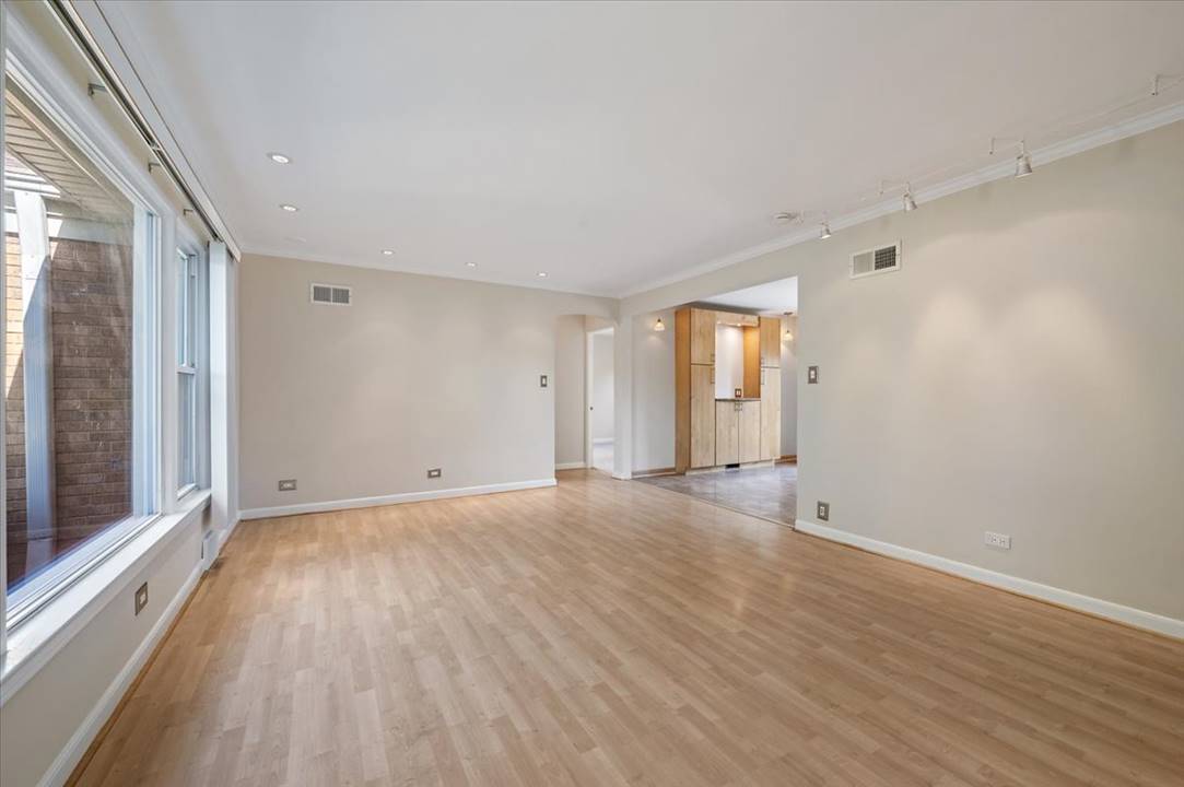 8605 Laramie, Skokie, IL 60077