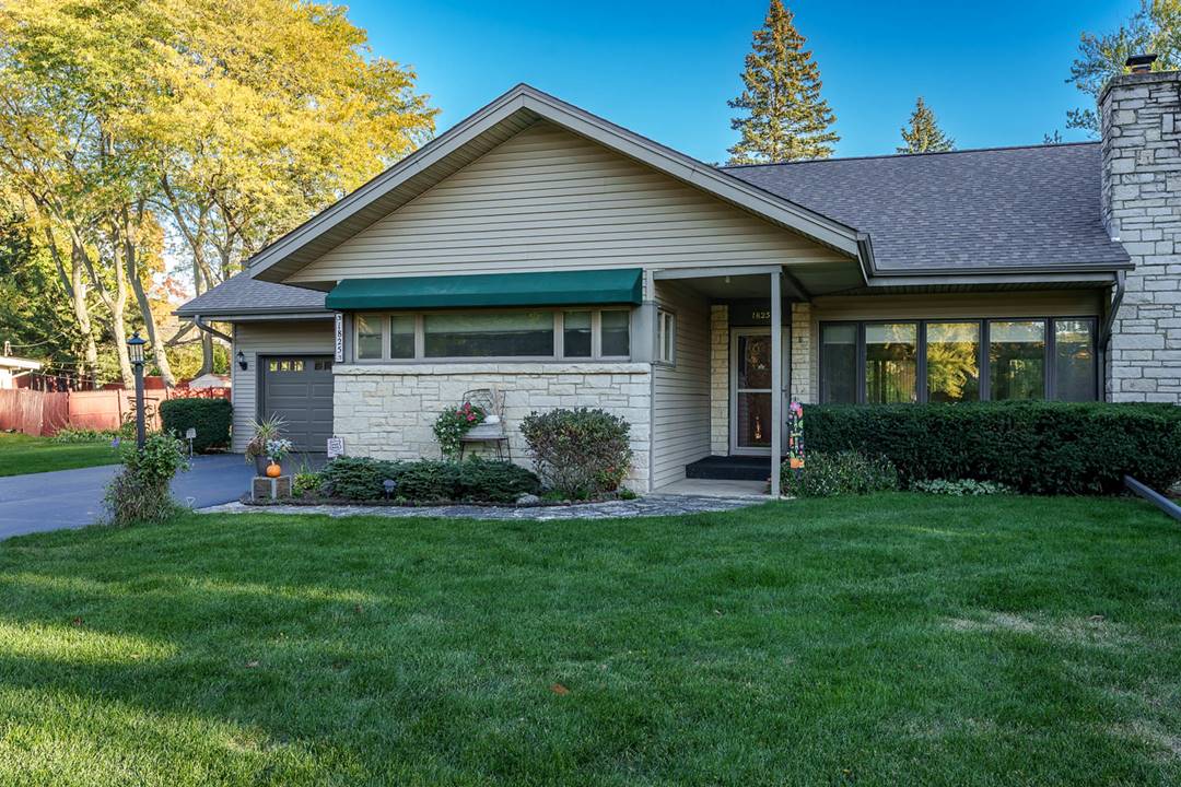1825 Edgebrook, Rockford, IL 61107